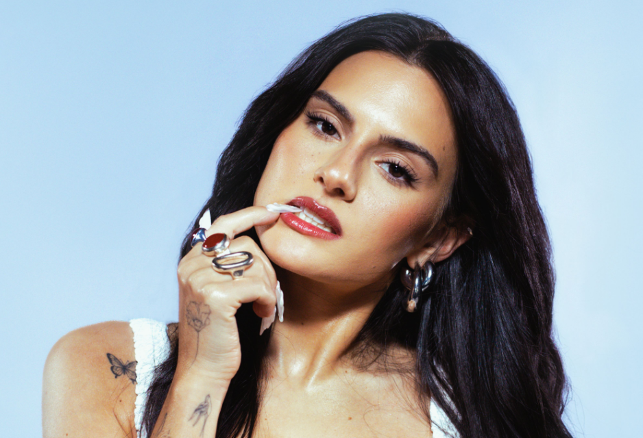 SVEA: The Last 90s Girl Reigns in Modern Pop – Purple Mistress ...